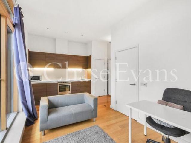 Studio flat for rent in Crampton Street, Elephant & Castle, London, SE17