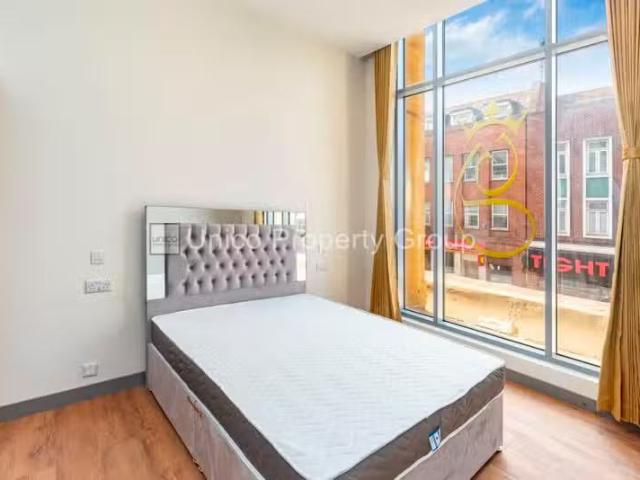 Studio flat for rent in Cranbrook Road, Ilford, IG1