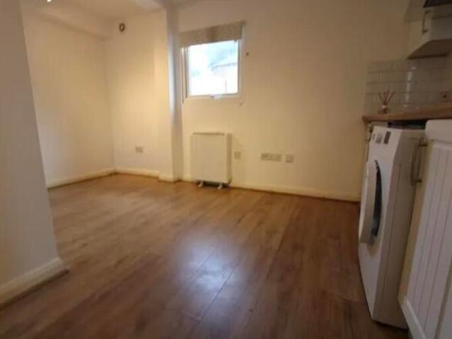 Studio flat for rent in Cranfield Close, Lambeth, London, SE27