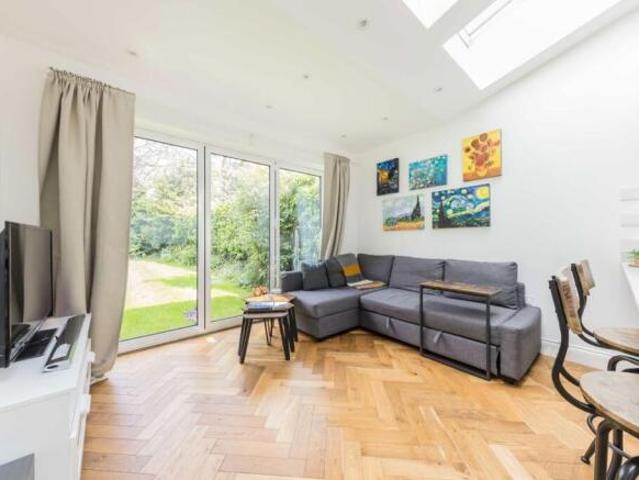 Studio flat for rent in Creffield Road, Ealing, W5