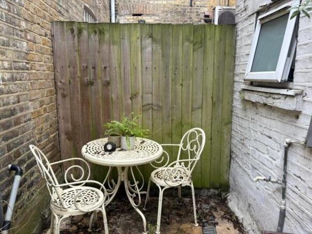 Studio flat for rent in Criterion Mews, London, N19
