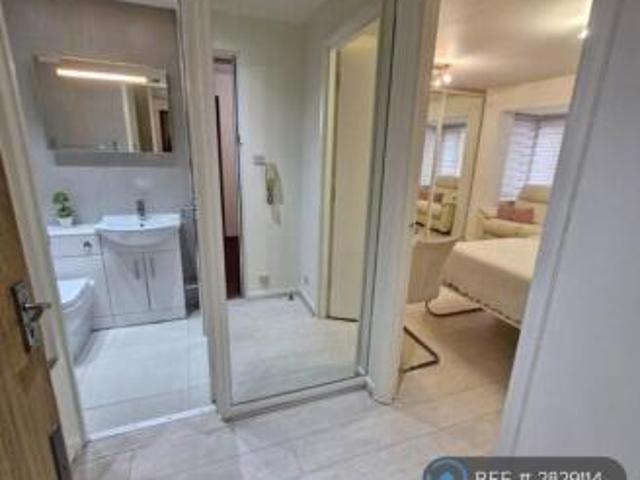 Studio flat for rent in Curie Gardens, Colindale, London, NW9