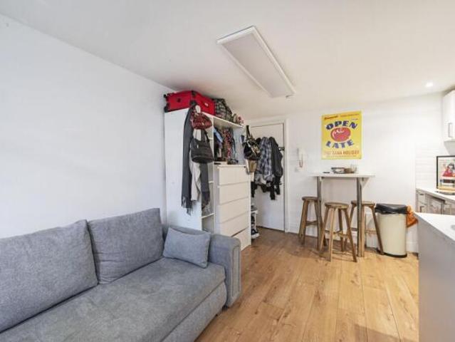 Studio flat for rent in Dalston Lane, Hackney, London, E8