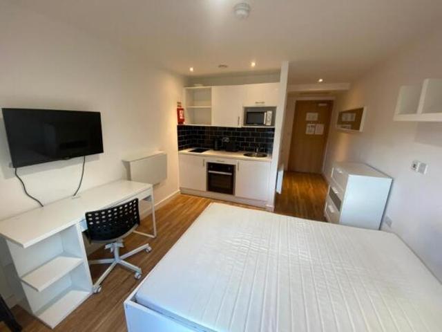 Studio flat for rent in David Lewis Street, L1