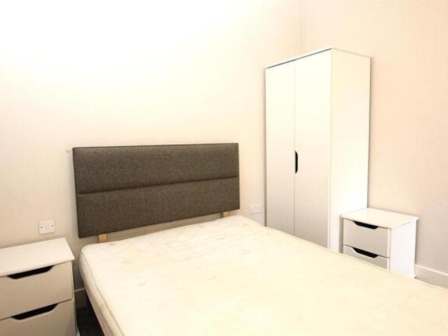 Studio flat for rent in Dawsons Square, Pudsey, LS28
