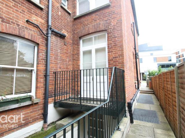 Studio flat for rent in Dene Road, GUILDFORD, GU1