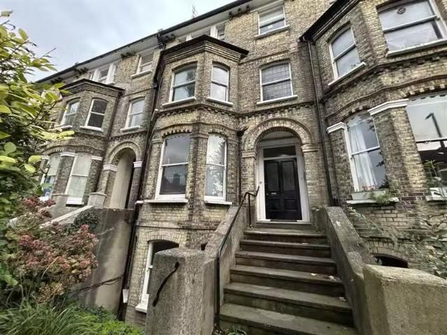 Studio flat for rent in Denmark Villas, Hove, BN3