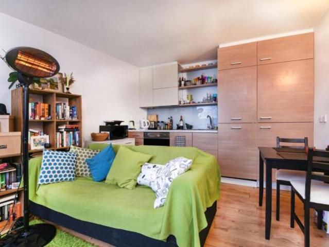 Studio flat for rent in Deals Gateway, Lewisham, London, SE13
