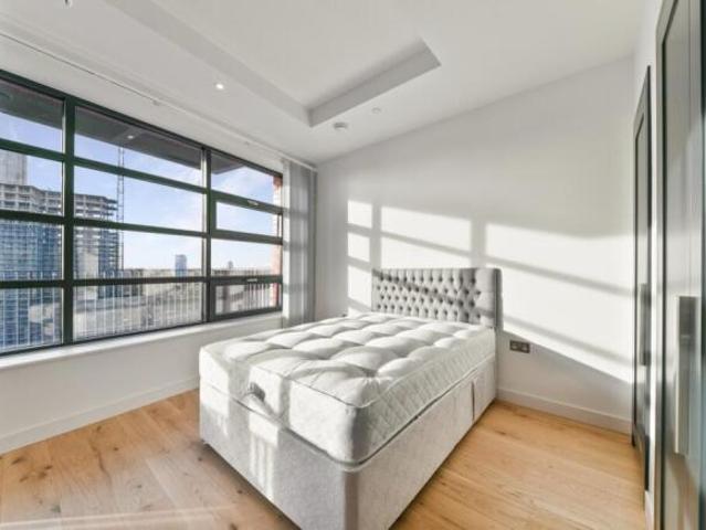 Studio flat for rent in Defoe House, 123 City Island Way, London City Island, Canning Town, E14