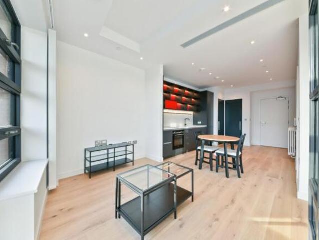 Studio flat for rent in Defoe House, 123 London, City Island Way, London, E14