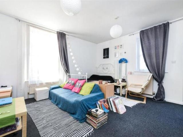 Studio flat for rent in Deptford High Street, London, SE8