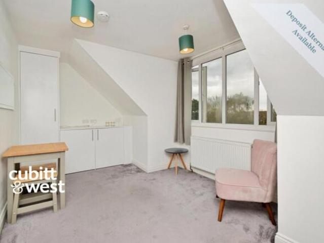 Studio flat for rent in Derby Road Sutton SM1