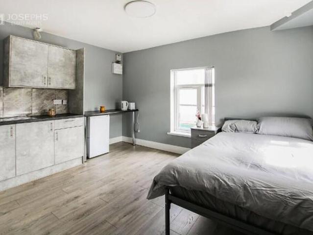 Studio flat for rent in Derby Street, Bolton, Greater Manchester, BL3