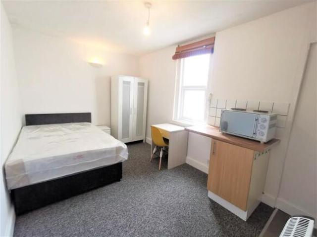 Studio flat for rent in Devonshire place, Brighton, BN2