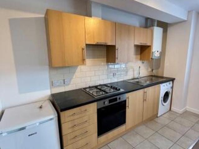 Studio flat for rent in Didcot Road, Poole, BH17