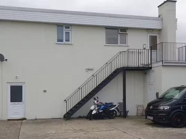 Studio flat for rent in Didcot Road, Poole, BH17