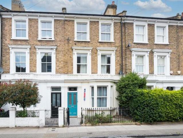 Studio flat for rent in Disraeli Road, Putney, SW15