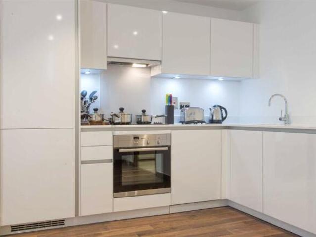 Studio flat for rent in Diss Street, London, E2