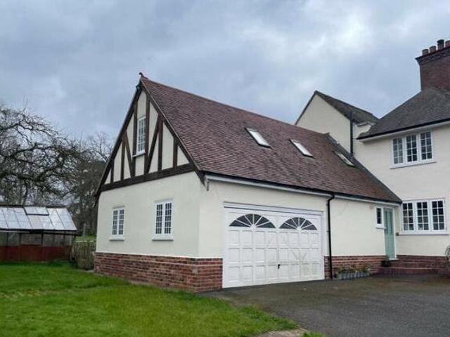 Studio Flat For Rent In Droitwich, Worcestershire