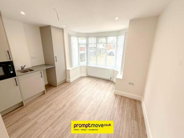 Studio flat for rent in Dunstable Road Luton LU4 8SE, LU4