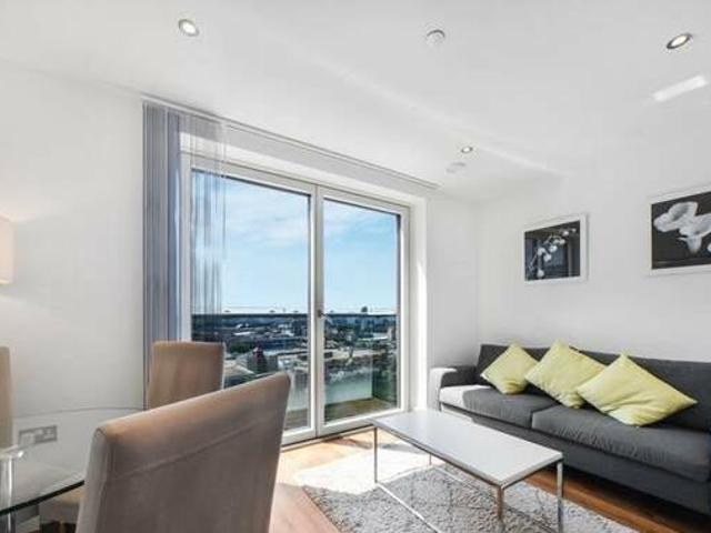 Studio flat for rent in Duckman Tower Lincoln Plaza Canary Wharf E14