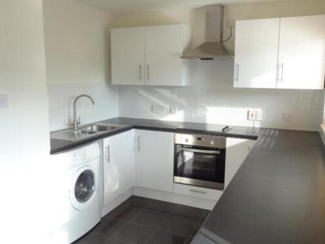 Studio flat for rent in Duddon Close, West End, Hampshire, SO18