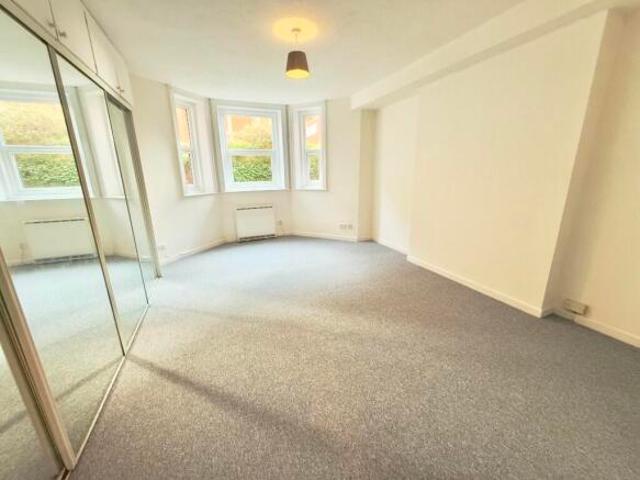 Studio flat for rent in Durley Gardens, Bournemouth, Dorset, BH2