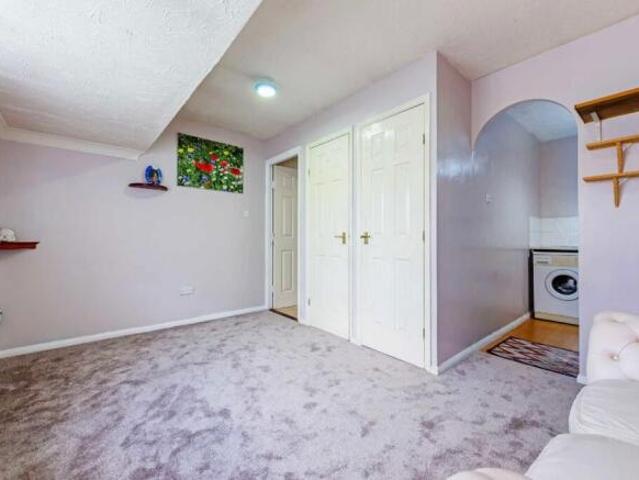 Studio flat for rent in Eagle Drive, London, NW9