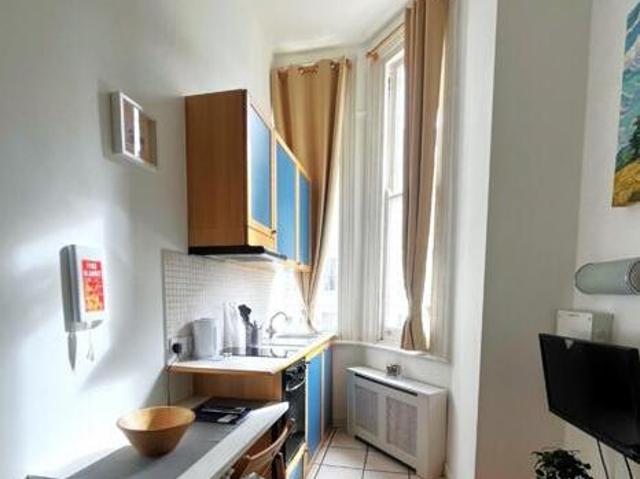 Studio Flat For Rent In Earls Court, London