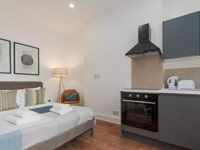 Studio Flat For Rent In Earls Court, London
