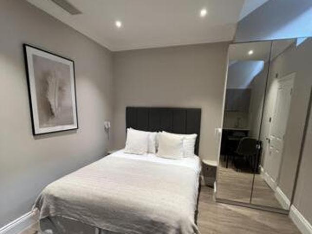 Studio Flat For Rent In Earls Court, London