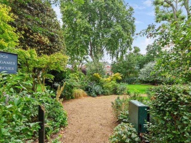 Studio flat for rent in Earl's Court Square, Earl's Court, London, SW5
