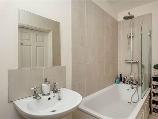 Studio flat for rent in Earlsfield Road, Earlsfield, SW18