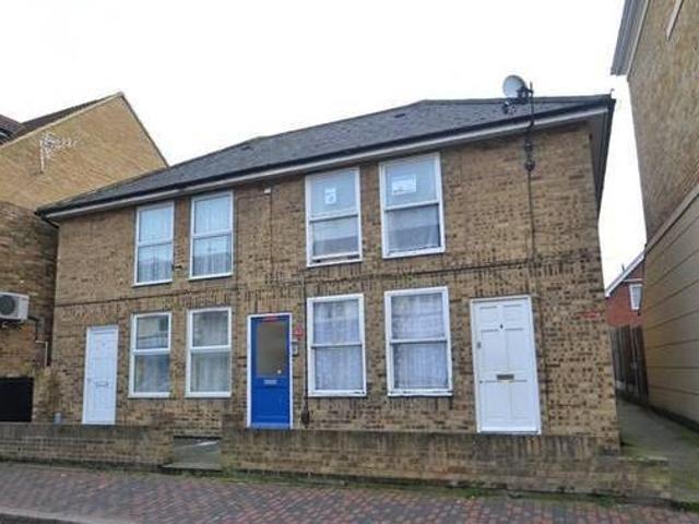 Studio flat for rent in East Street Sittingbourne ME10