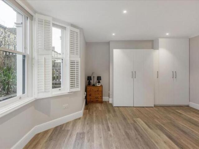 Studio flat for rent in Edith Road, West Kensington, London, W14