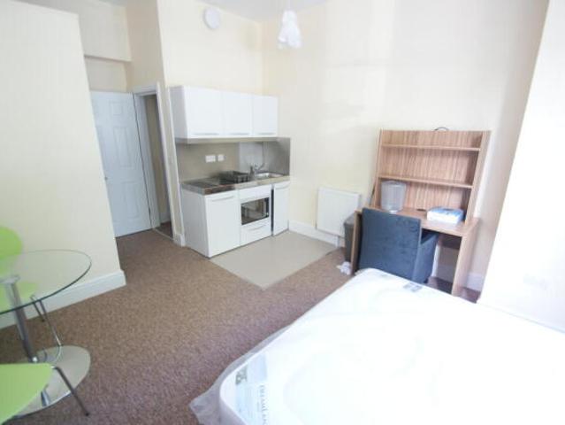Studio flat for rent in Elmdale Road Studio 4, Ground Floor Front, Clifton, Bristol, BS8