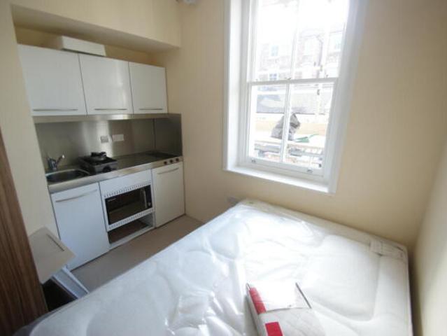Studio flat for rent in Elmdale Road Studio 6, Ground Floor Back Right, Clifton, Bristol, BS8