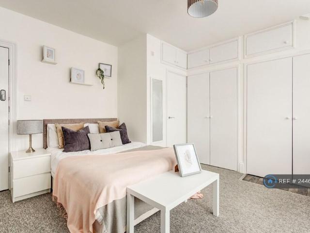 Studio flat for rent in Elms Avenue, Eastbourne, BN21