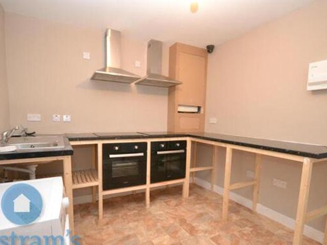 Studio Flat For Rent In Eland Street