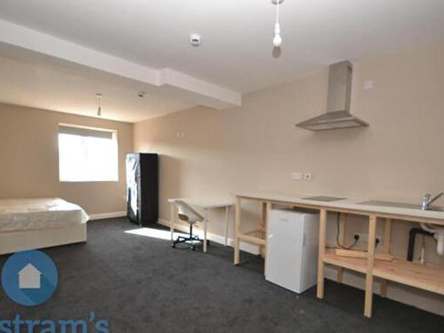 Studio Flat For Rent In Eland Street