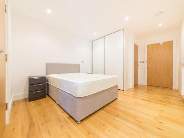 Studio flat for rent in Elstree Apartments, Colindale, NW9