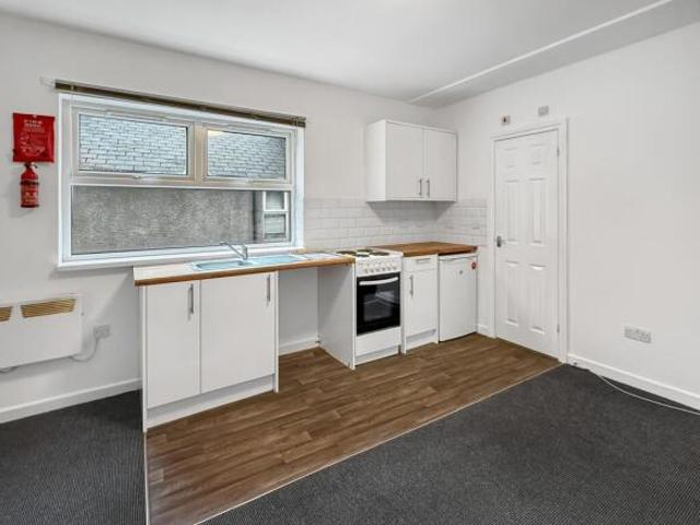 Studio flat for rent in Ely Road, Cardiff, CF5