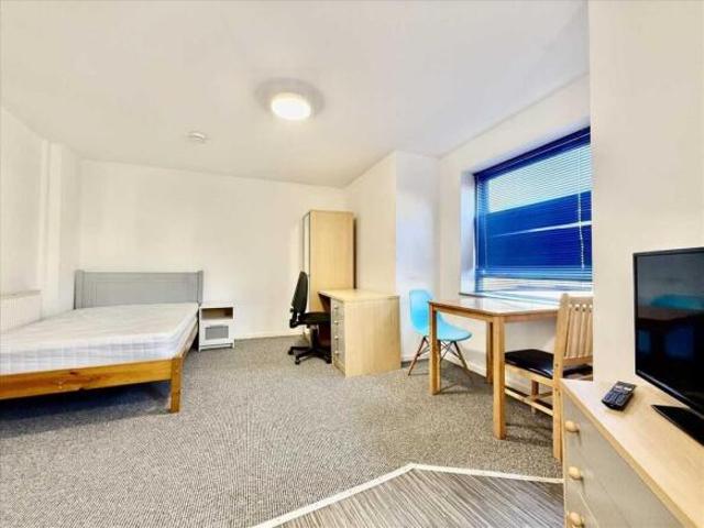 Studio flat for rent in Emmanuel House, PL1