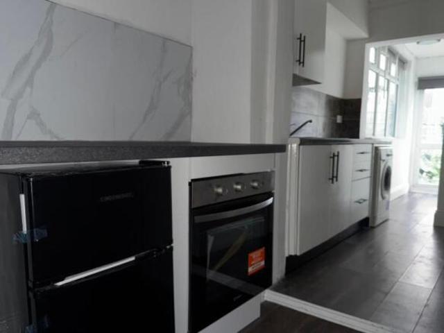 Studio flat for rent in Emanuel Avenue, Ealing, W3