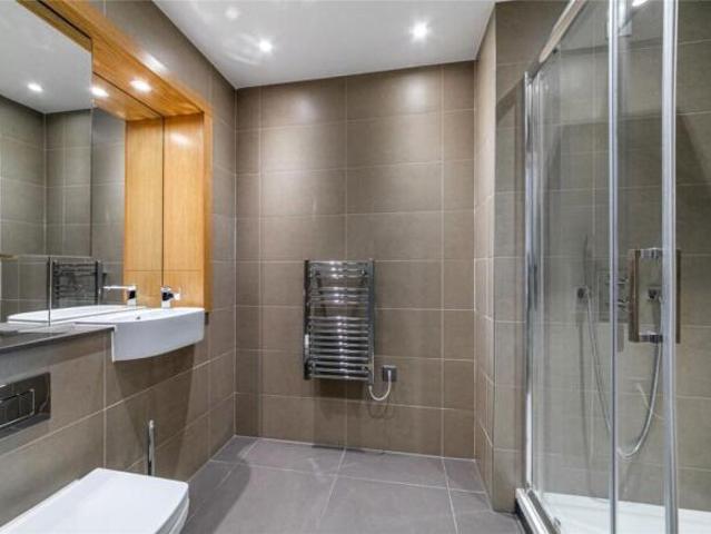 Studio flat for rent in Emily Street, Canning Town, E16