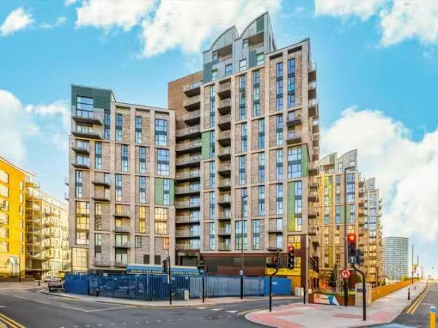 Studio flat for rent in Emily Street, Canning Town, E16