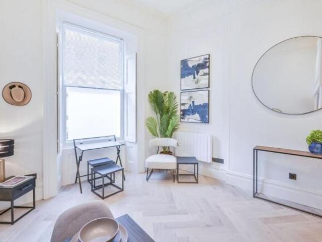 Studio flat for rent in Emperors Gate, South Kensington, London, SW7