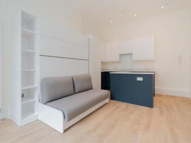 Studio flat for rent in Emperors Gate, South Kensington, SW7