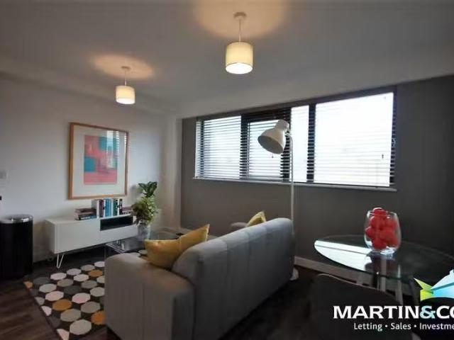 Studio flat for rent in Fabrick Square, Lombard Street, Digbet.