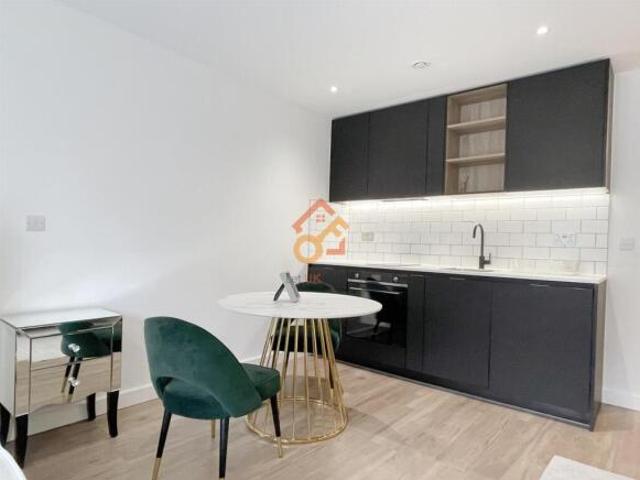 Studio flat for rent in Fairbank House, 13 Beaufort Square, London NW9